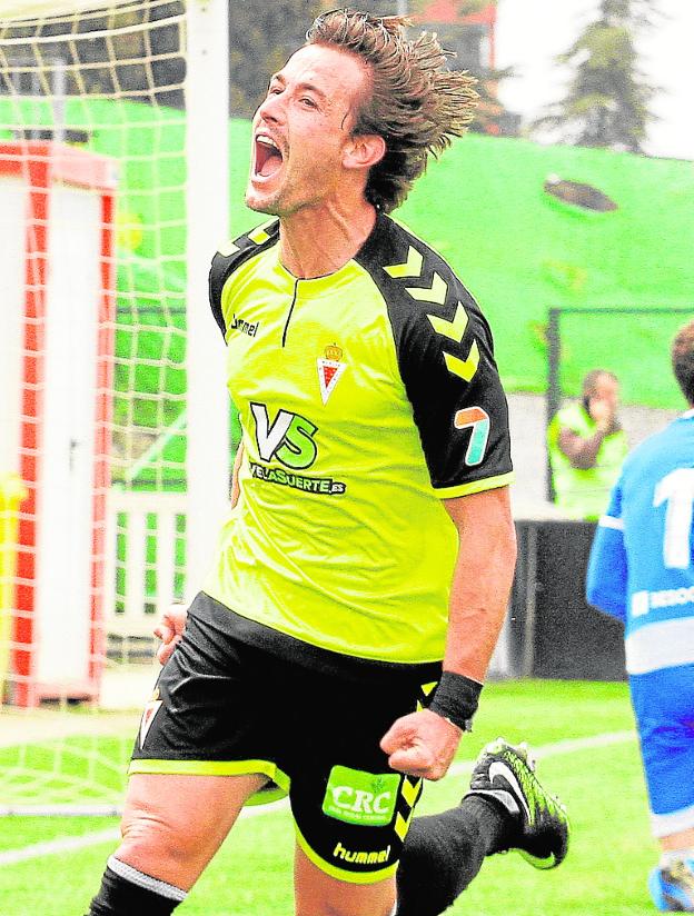 Chumbi sigue en el Real Murcia y el Efesé busca otro delantero | La Verdad